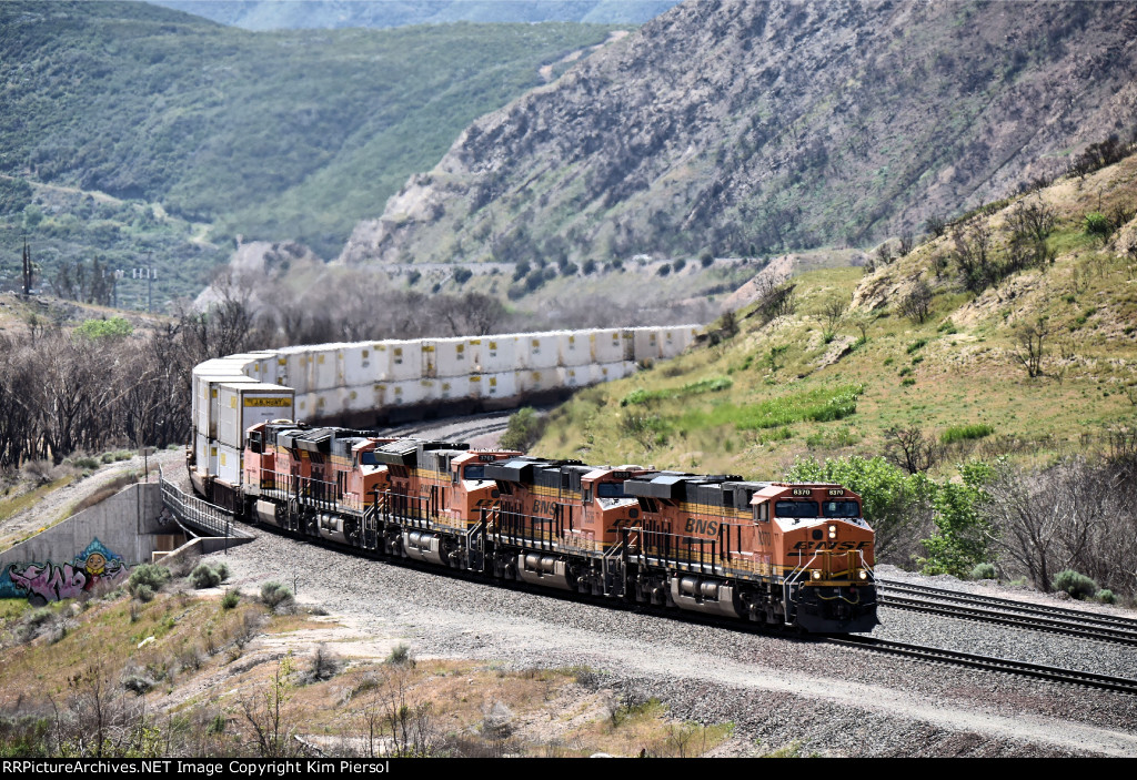 BNSF 8370